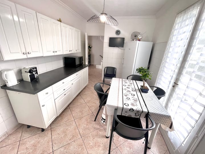 Chambre Cosy Avec Salle De Bain Et Piscine Privé - Champagne-au-Mont-d'Or