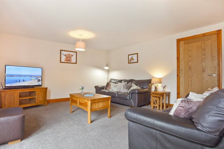 Dog-friendly On-farm Cottage | Free Pool Access - Arnside