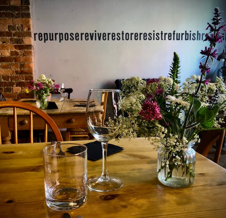 Laver - A Characterful Room With Rooftop Views. - Trefin