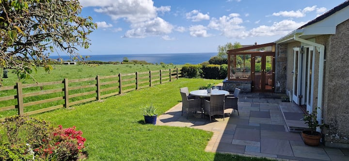 Seascape - Family Coastal Cottage - Porthcurno