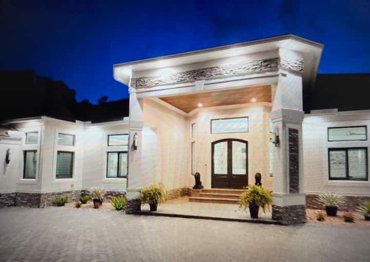 Luxurious Vero Beach Home - Vero Beach, FL