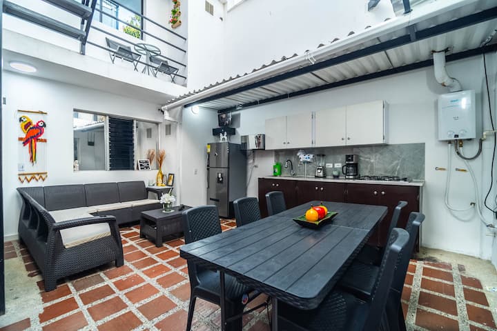 Laureles Stadium Home W/ Parking And Rooftop - Medellín, Colombia
