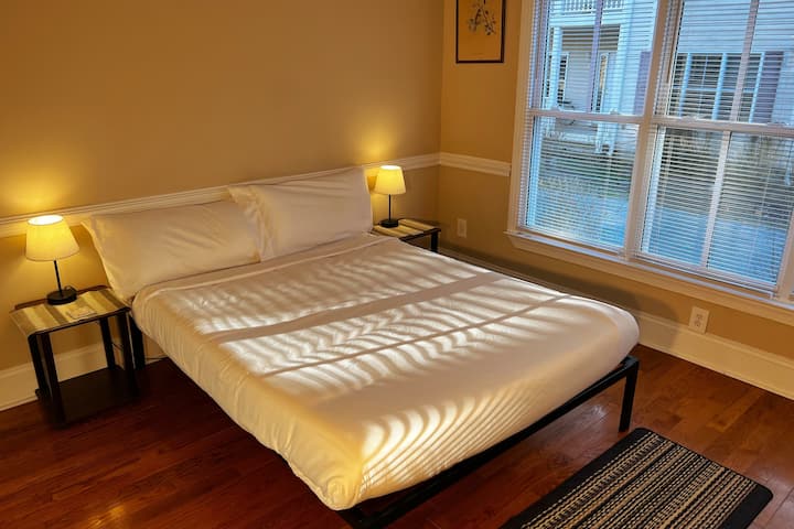 Private Room W/ Ensuite Bathroom - Chapel Hill, NC