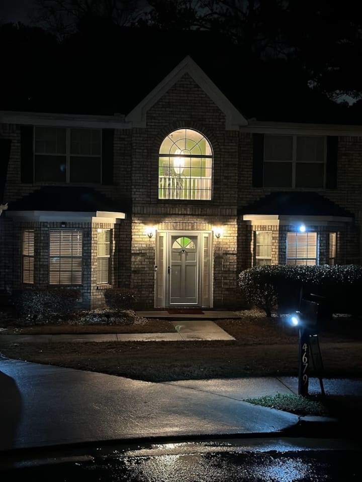 Gorgeous 4 Bedroom Luxury Home - Riverdale, GA