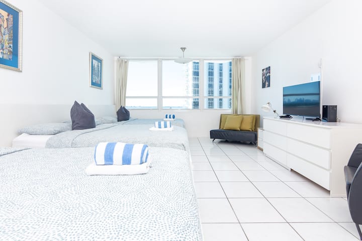 Oceanfront Resort City Bay View Free Parking - Miami Beach, FL