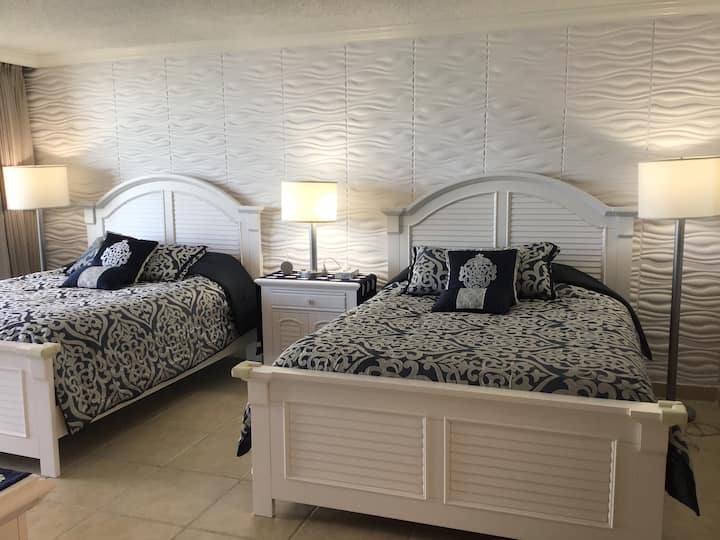 Oceanfront Condo On The Beach - Sunny Isles Beach, FL