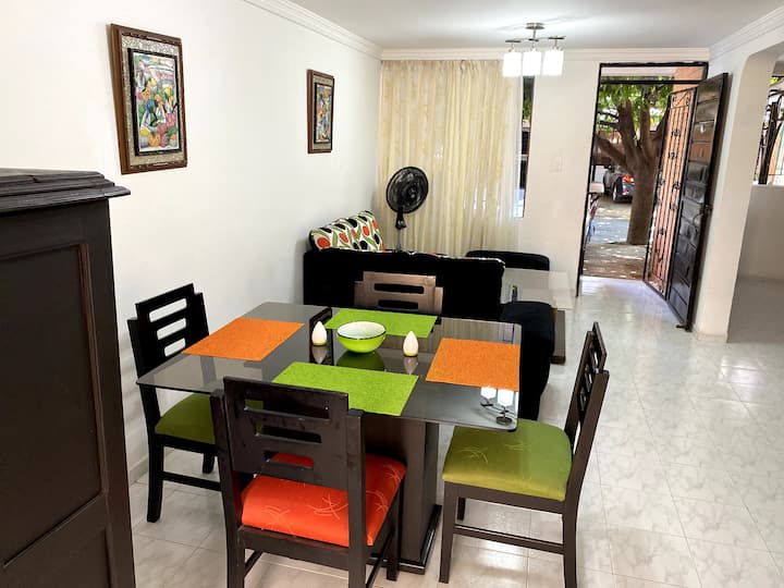 Casa Amplia Con 3 Hab, Aire Ac-cerca De Todo - Valledupar