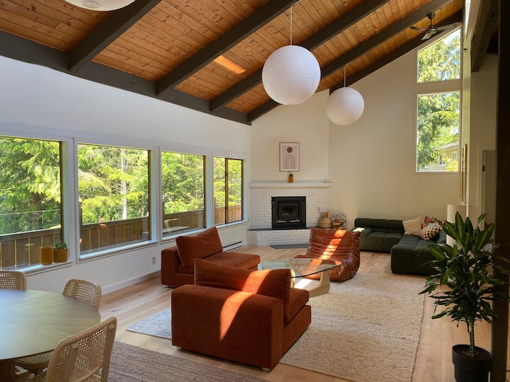 Mid-century Tonquin Home - Tofino