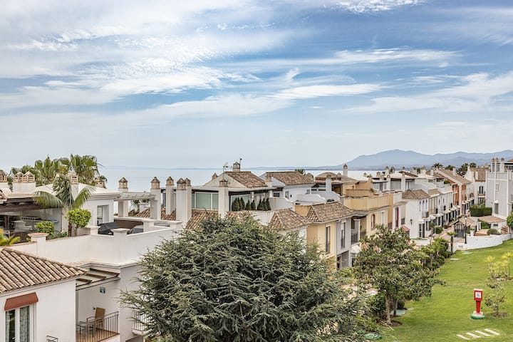Cozy Townhouse By The Beach In Residential Resort - Marbella