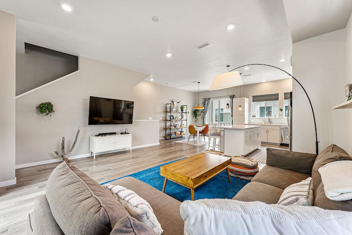 Denver Townhome, Close To It All, Family Friendly - Westminster, CO