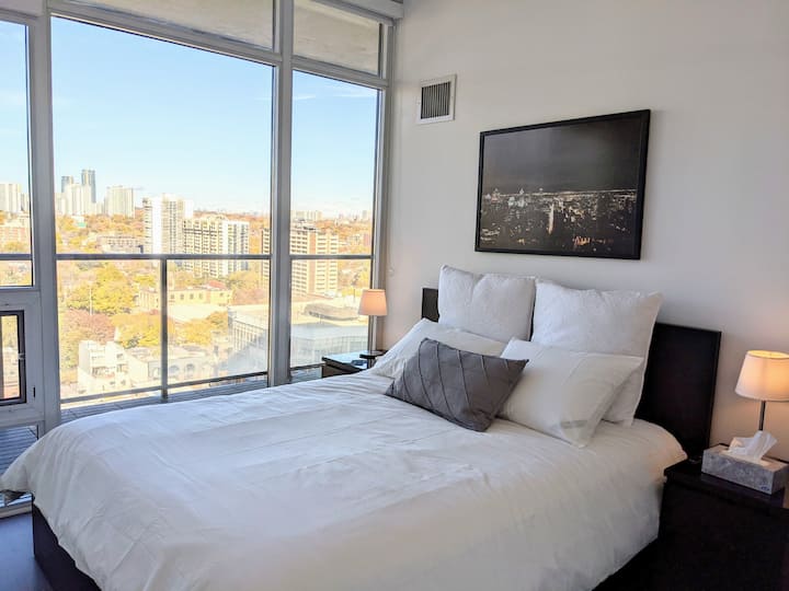 Downtown Condo With City View - Toronto