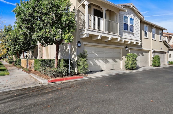 Quiet Gated Condo W/ Pool + Garage + Workspace - Rancho Cucamonga, CA