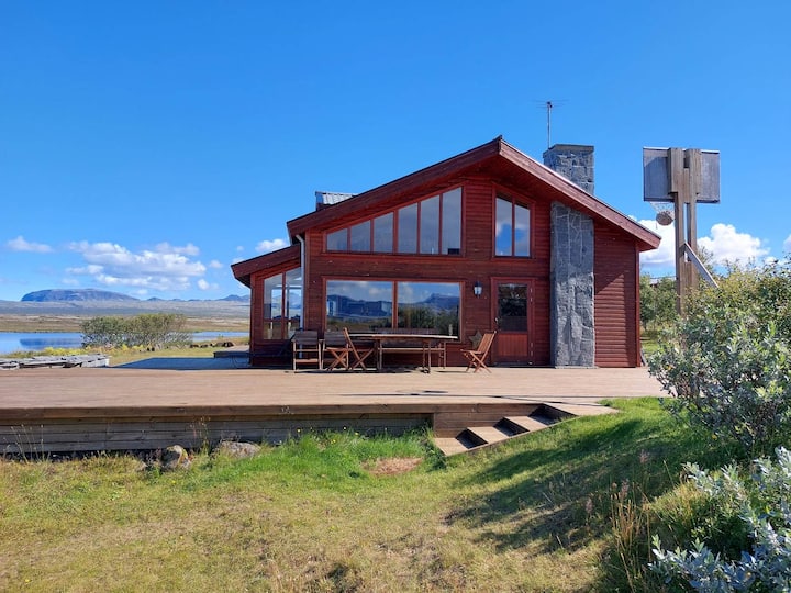 The Lake House Villa At Thingvellir - Iceland