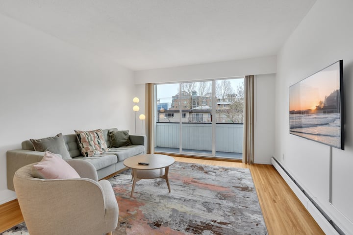 Central West Side Vancouver Condo - Kitsilano - Vancouver