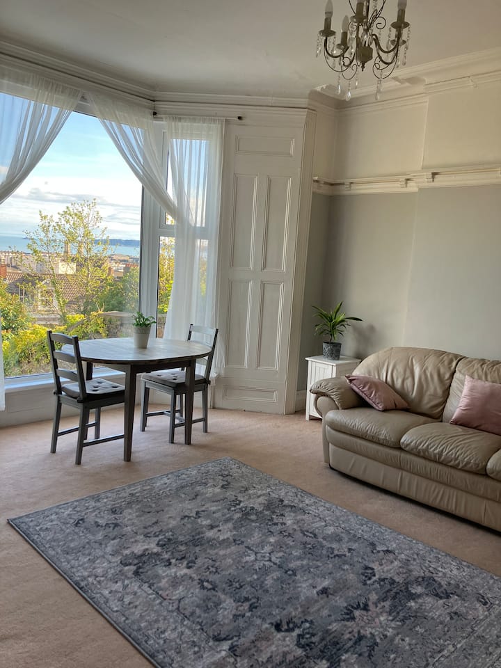 Close To City With Sea View - Swansea, UK