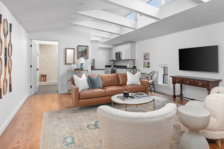 Modern Loft | Parking Included, Walk To Downtown - Lexington