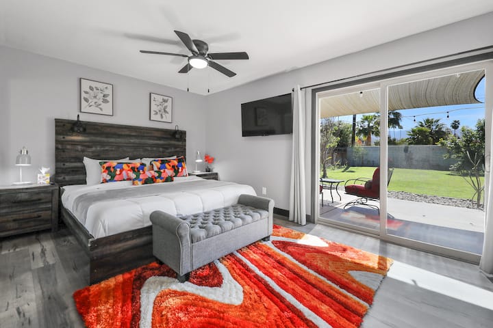 3 King Beds-spacious-bring The Family-dogs Welcome - Palm Desert, CA