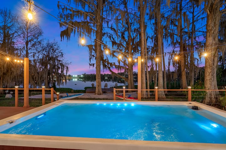 The Ultimate Lakeside Getaway! - Sanford, FL