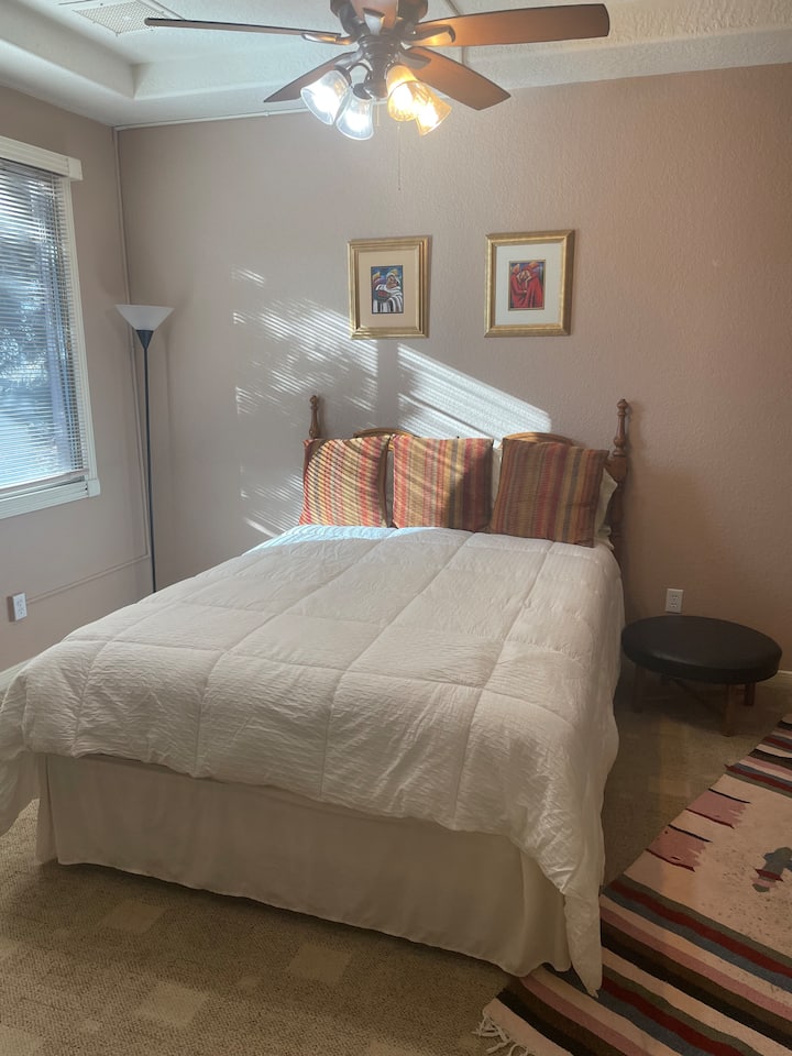 Private Room/bathroom In Awesome High Range Home