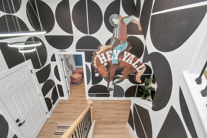 Howdy Texas! *Brand New* Midtown - Houston, TX