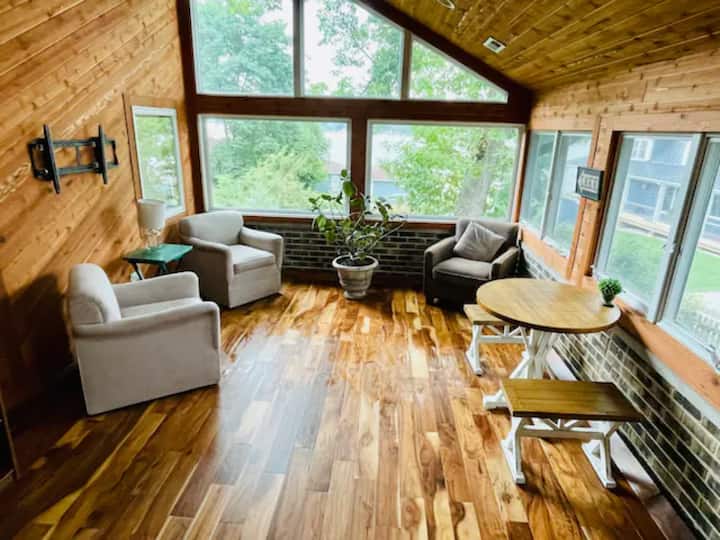 Waterfront Large 3 Bed Retreat - Fox Lake, IL