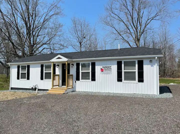 Gotl Lakeview Lagoon Ranch- Sunset Vacation Rental - Geneva-on-the-Lake, OH
