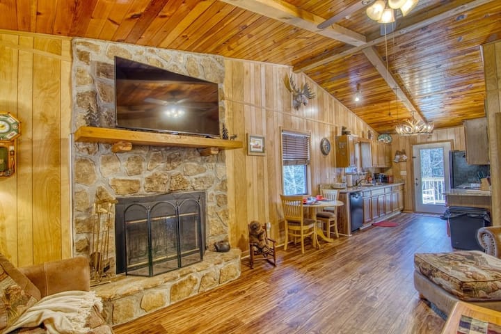 Little Lazy Moose*yard*creek - Cosby, TN