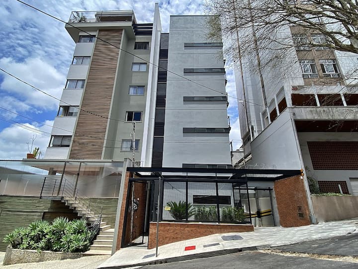 Flat No Centro Com Varanda, Garagem E Ar Cond. - Juiz de Fora