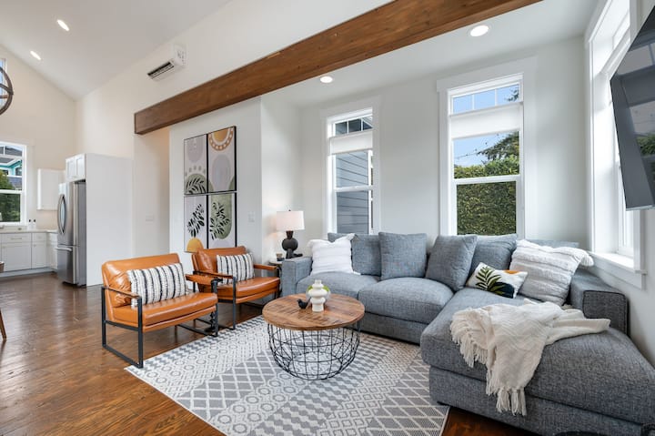 Next To Park | Soaring Ceilings | Remodeled 2 Br - Seattle, WA