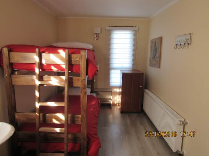 Habitacion 6 Camas Baño Compart. - Punta Arenas