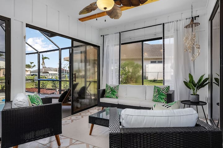 Canal View! Walking Distance To Marina Village - Sanibel Island, FL