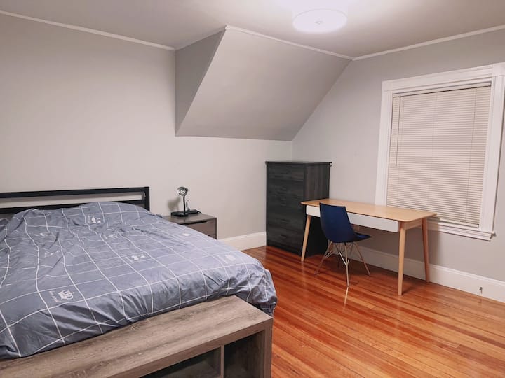 Charming Room In 7 Mins To The T - Boston, MA