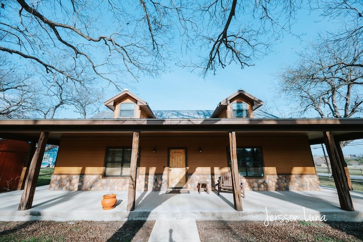 Luxury Cabin Nestled In Gruene - New Braunfels, TX