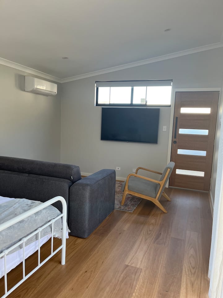 By The Park - 10 Min Walk To Beach - Stirling