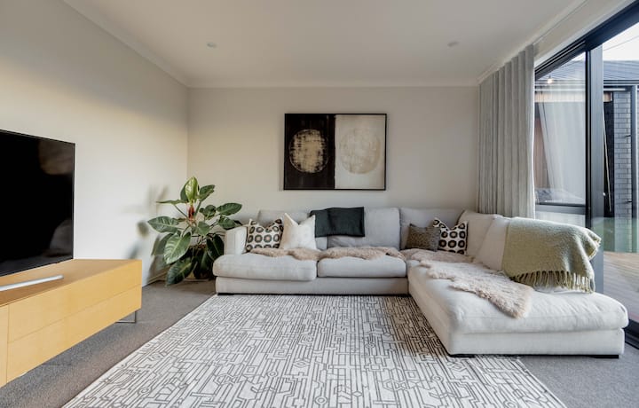 The Hampton – Modern Retreat - Matamata