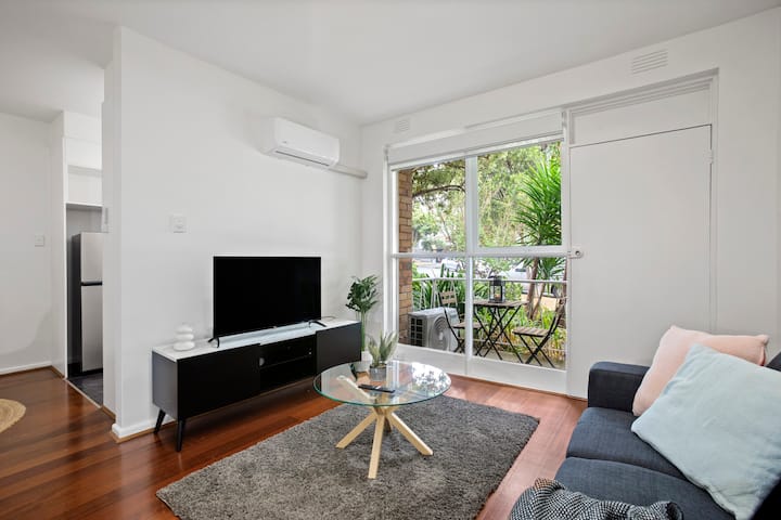 Suzie - Delightful Garden Apartment With Parking - Richmond