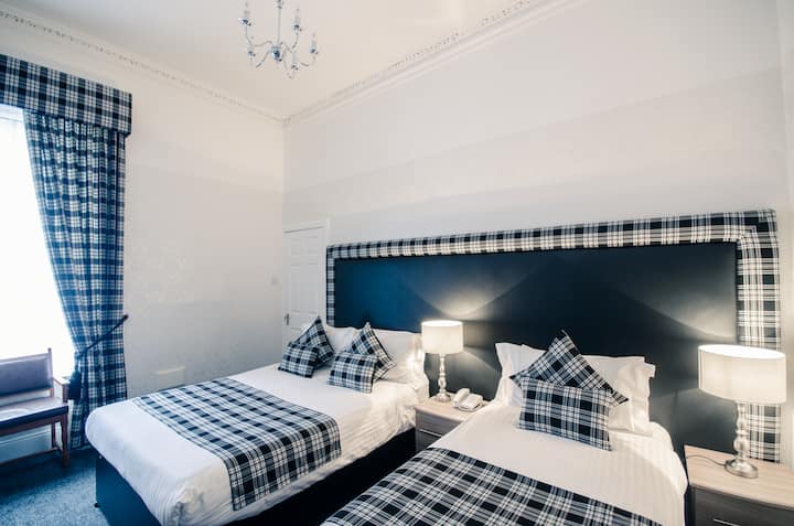 Twin Room En-suite - Glasgow