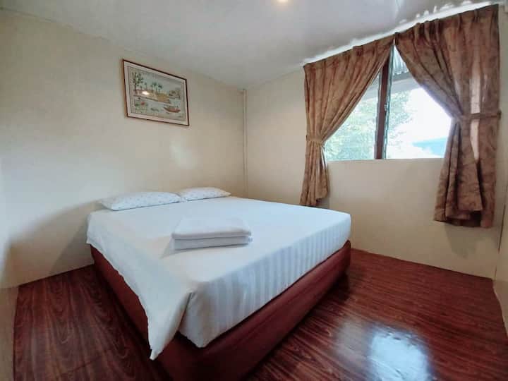 Mile 36 Lodge - Peakview Garden - Kundasang