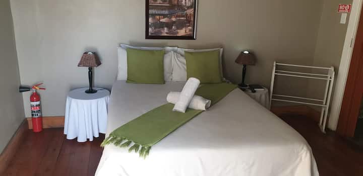 Travellers Joy Mauve Room - Colesberg