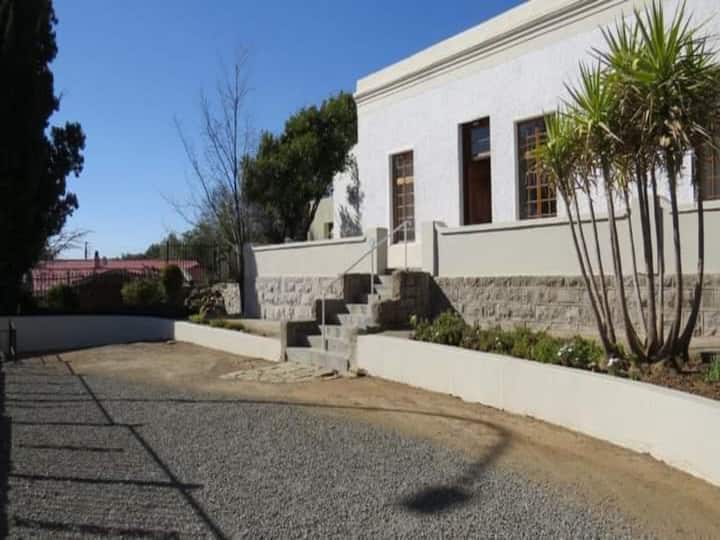 Travellers Joy Mauve Room - Colesberg