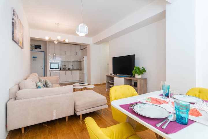 High End Flat Next To City Mall (Eluxory Aprt) - Skopje