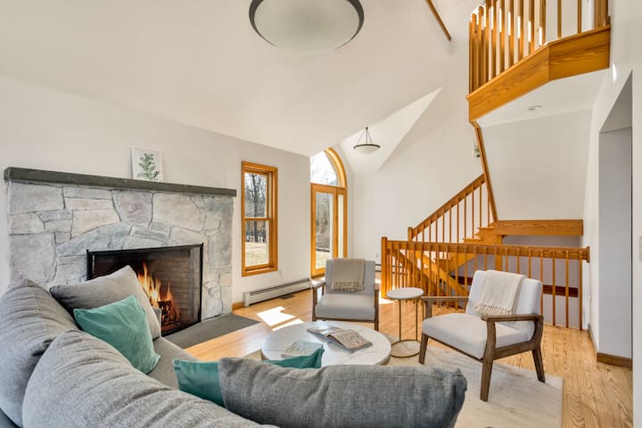 Saugerties Family Friendly Heated Pool + Hot Tub - Woodstock, NY