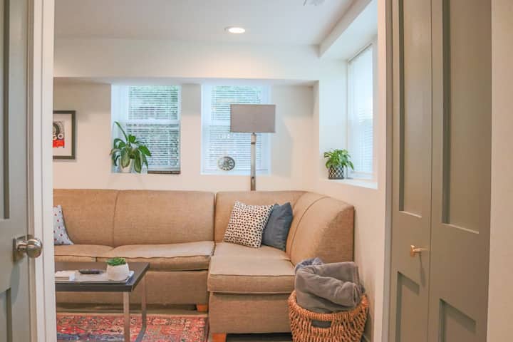 Logan Square Cozy 2br Basement Apartment - Chicago, IL