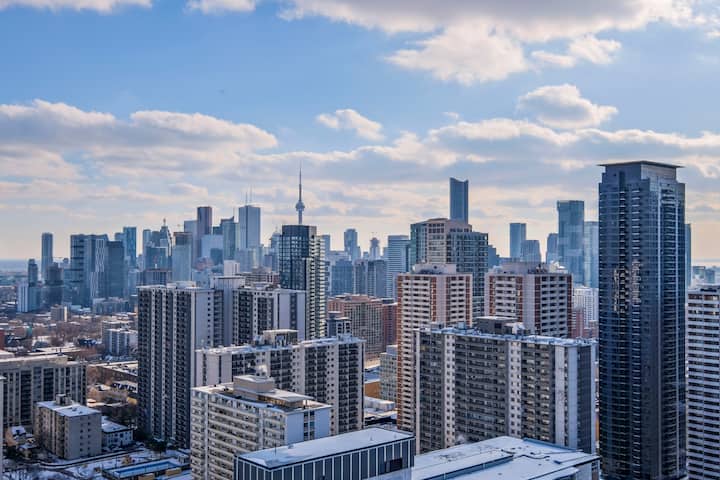 Luxury High-rise | Parking | City Skyline Views - Toronto