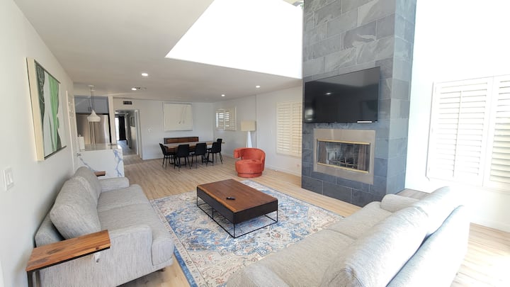 Bright 5 Bdroom 3 Bath W/rooftop Deck By The Beach - El Segundo, CA