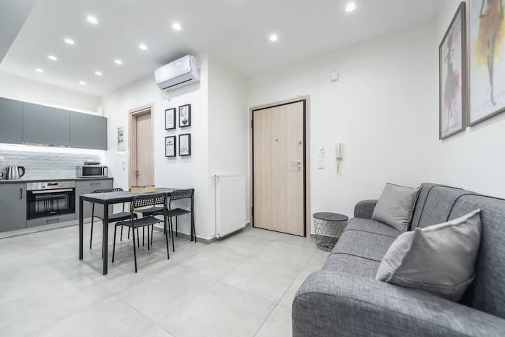 Acropolis Lux Flat Next To Metro - アテネ