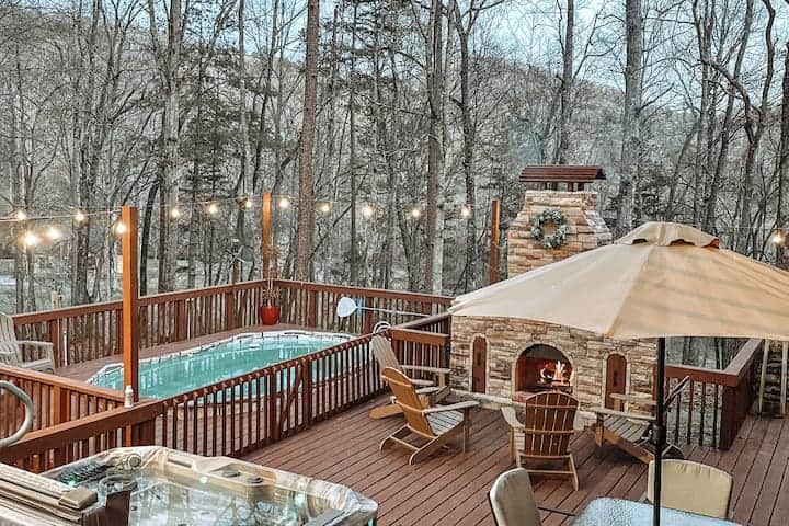 Wolf Creek Lodge- Pool & Hot Tub - Mineral Bluff, GA