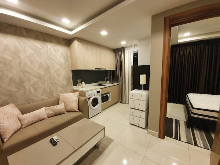 Arcadia Beach Resort - Pool View - Pattaya City