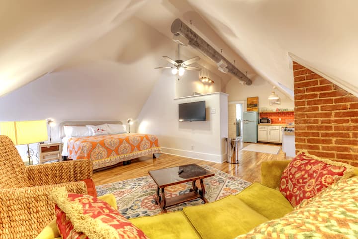 Vintage Victorian Hideaway - Memphis, TN