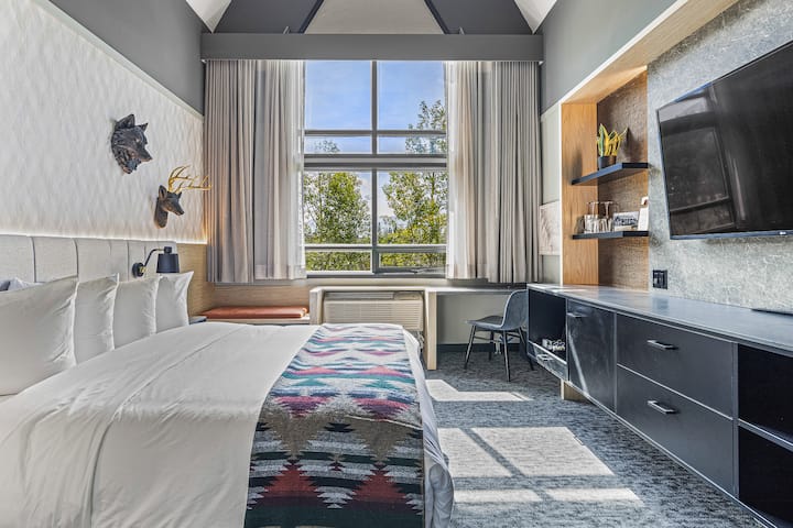 Mtn House - Queen Room -